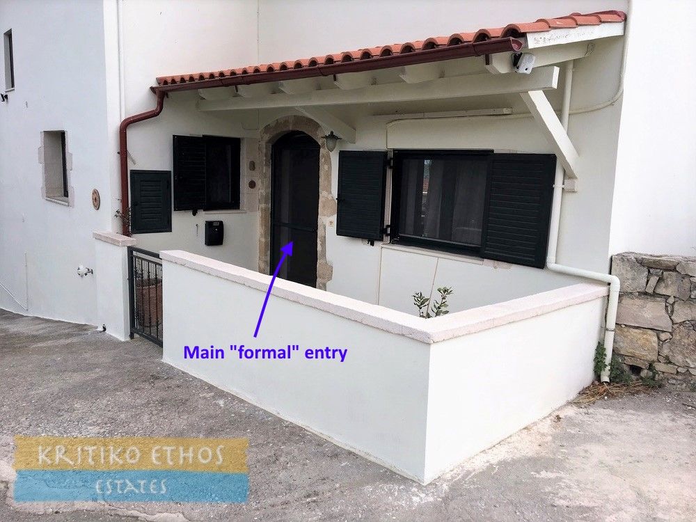 Villa for sale in Metoxi Crete: Restored 3-bedroom stone home